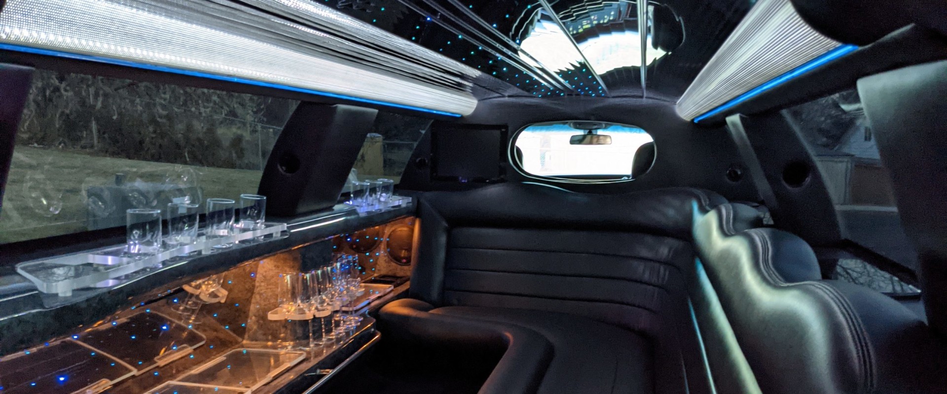 The Ultimate Guide to Limousine Services: Transportation to and from Hotels